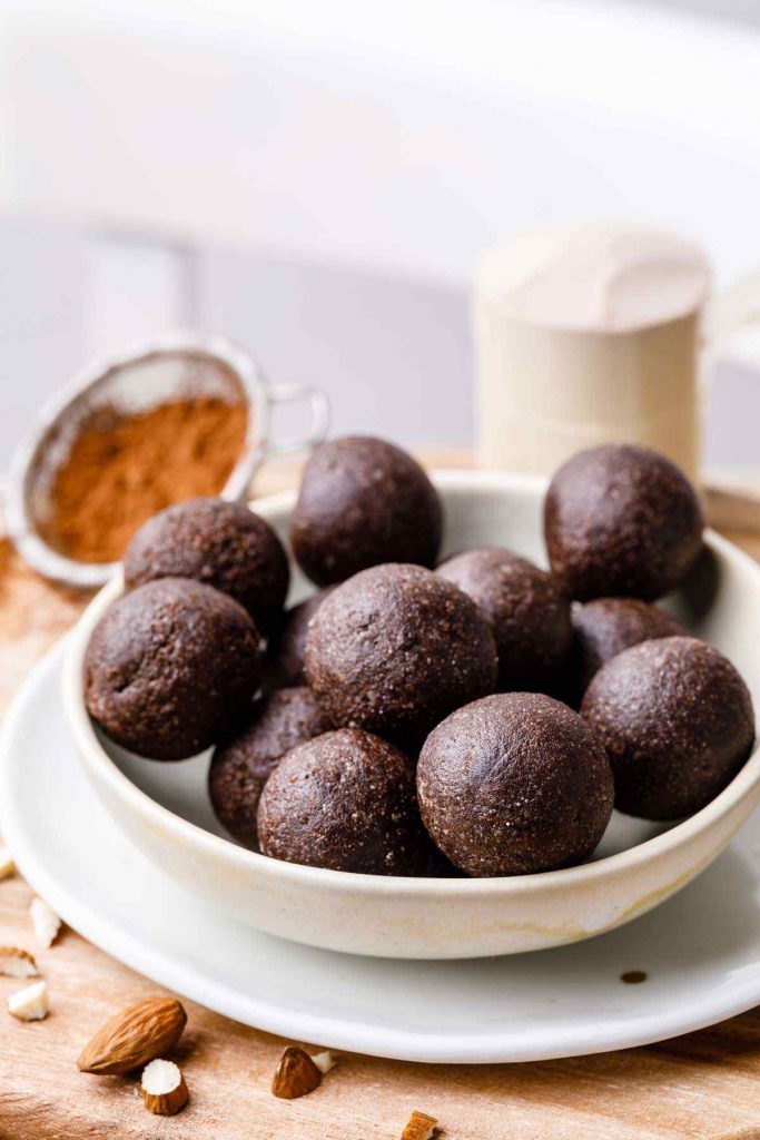 Easy 5-Ingredient Protein Powder Energy Balls - Healthy Substitute