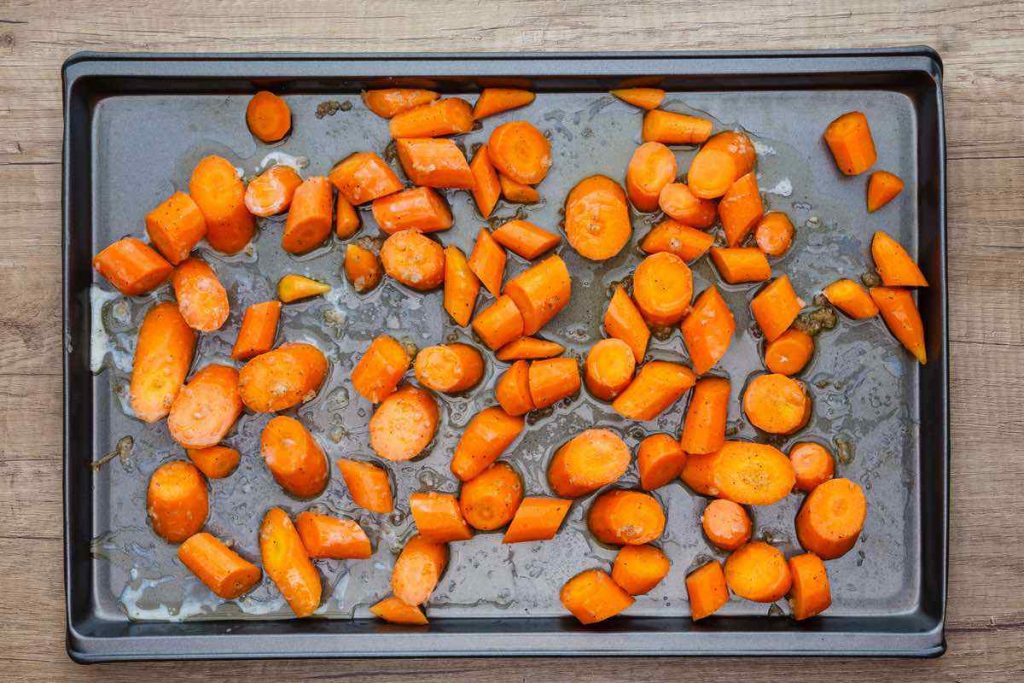 Easy Sheet Pan Garlic Roasted Carrots (These are the Best!) - Healthy ...
